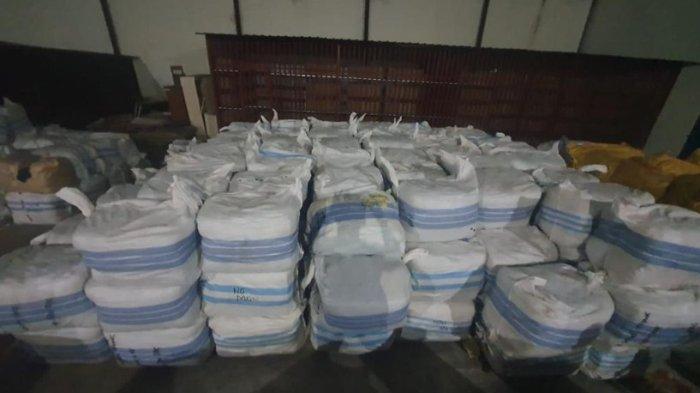 142 Bal Baju Monza Impor di Tanjung Balai Diamankan Bea Cukai ...