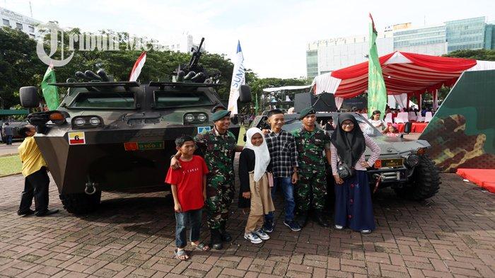 Berita Foto: Warga Perbaungan Antusias Menyaksikan Pameran TNI EXPO 2022 di Lapangan Benteng ...