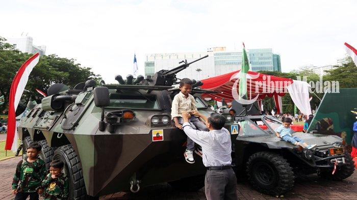 Berita Foto: Warga Perbaungan Antusias Menyaksikan Pameran TNI EXPO 2022 di Lapangan Benteng ...