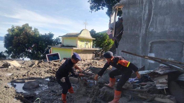 Polres Taput Kirimkan 17 Personel dan Alat Berat, Bantu Pencarian Korban Banjir Bandang dan ...