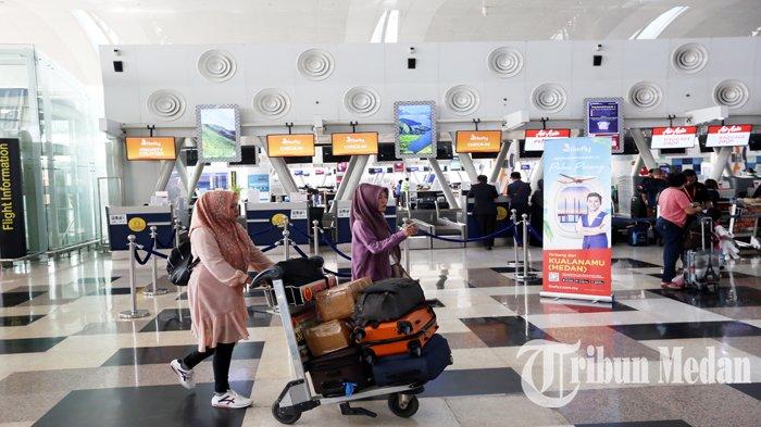 Berita Foto: Pemudik Antre Check In, Begini Suasana di Bandara ...