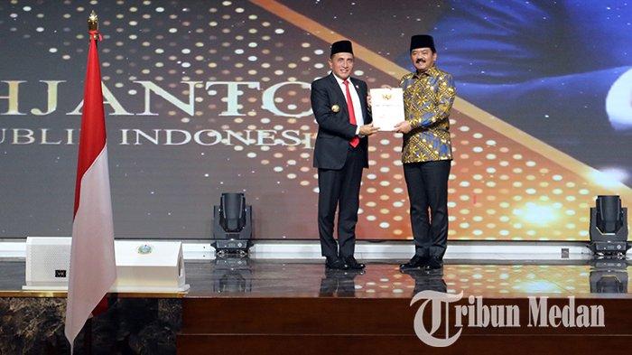 Berita Foto: Menteri ART/BPN Hadi Tjahjanto Menyerahkan Sertifikasi Tanah dan Aset di Sumatra ...