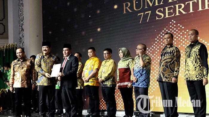 Berita Foto: Menteri ART/BPN Hadi Tjahjanto Menyerahkan Sertifikasi Tanah dan Aset di Sumatra ...