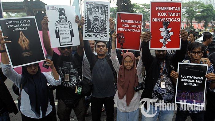 Berita Foto: Jurnalis Kota Medan Tegas Menolak Draf Revisi Undang ...