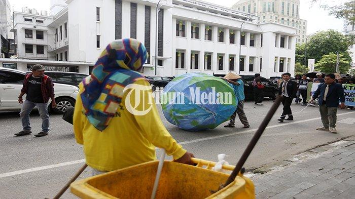 Berita Foto: Aktivis Lingkungan Gelar Aksi Hari Bumi di Kota Medan ...