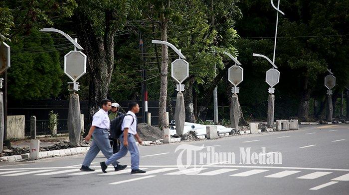 Berita Foto: TIDAK Ada Kejelasan, Proyek Gagal Lampu Pocong Masih ...