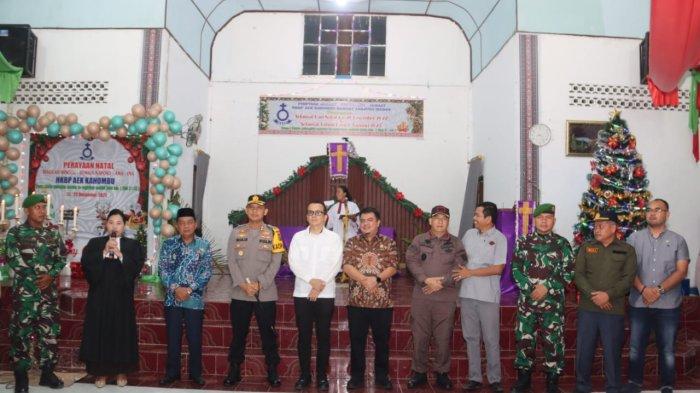 Kapolres Tapsel Pantau Natal di Sejumlah Gereja di Tantom - Tribun ...