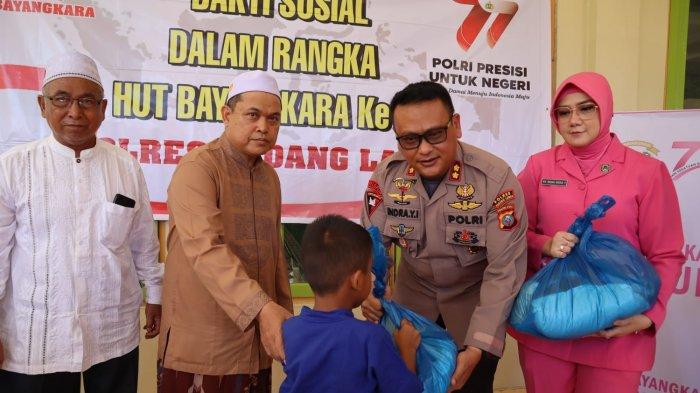Jelang HUT Bhayangkara-77 Kapolres Palas Beri Anak Yatim dan Keluarga ...