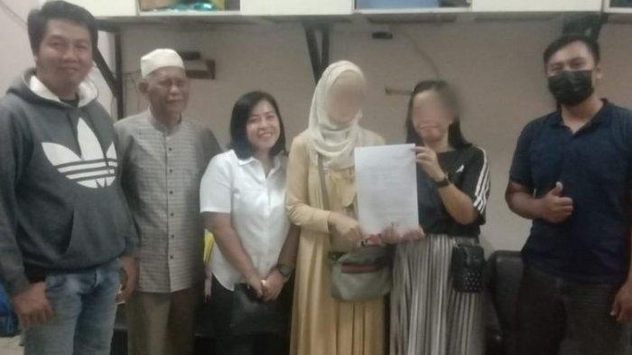 VIRAL Emak-emak Saling Cakar di Tengah Jalan, Ternyata Keduanya Bertetangga dan Saling Ejek ...