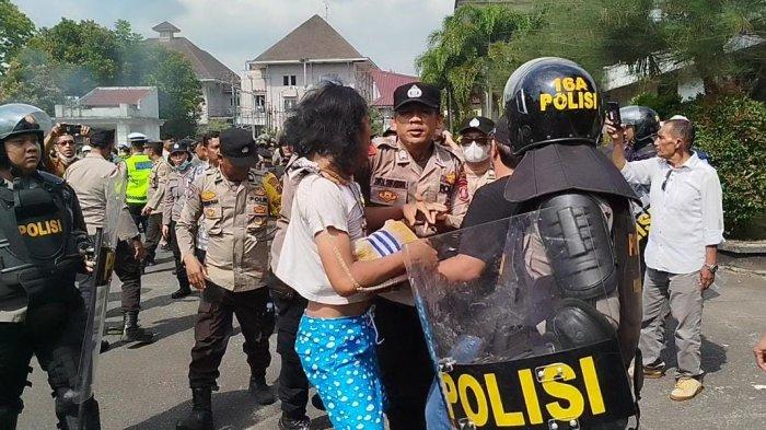 Demo Tolak RUU TNI di Siantar Rusuh, Polisi Sempat Amankan Tiga ...