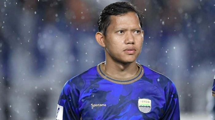 Profil Adam Alis, Pesepak Bola Profesional yang Resmi Dikontrak Persib ...