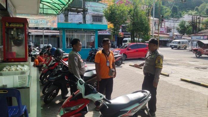 Bhabinkamtibmas Polres Sibolga Sambangi Warga Bagikan Tips Cegah
