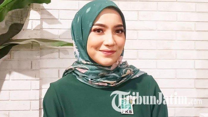 Profil Ais Shafiyah Asfar, Masih 23 Tahun Kini Jabat Ketua Harian DPP PKB - Halaman 2 - Tribun ...