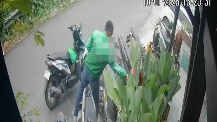 Driver Ojol Panik Setelah Wajahnya Viral, Kembalikan Helm Curian ke Tempat Semula - Tribun-medan.com