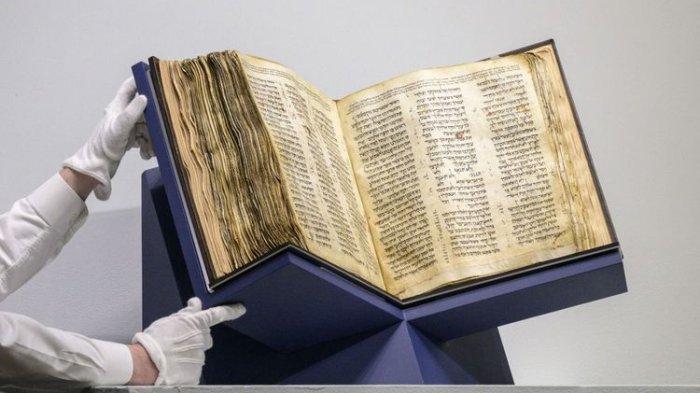 VIRAL Alkitab Berusia 1.100 Tahun Laku Terjual Rp 566 Miliar dan ...