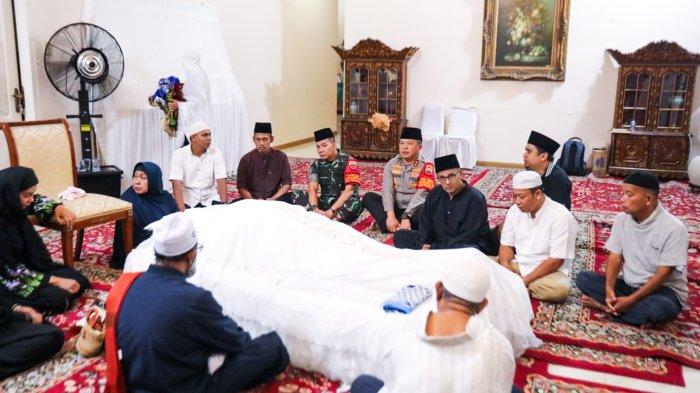 Mantan Gubernur Sumut Wafat, Kapoldasu: Melayat dan Turut ...