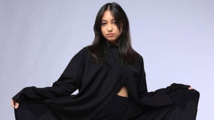 Sosok Antea Putri Turk, Cicit Buyut WR Supratman yang Viral Nyanyikan ...