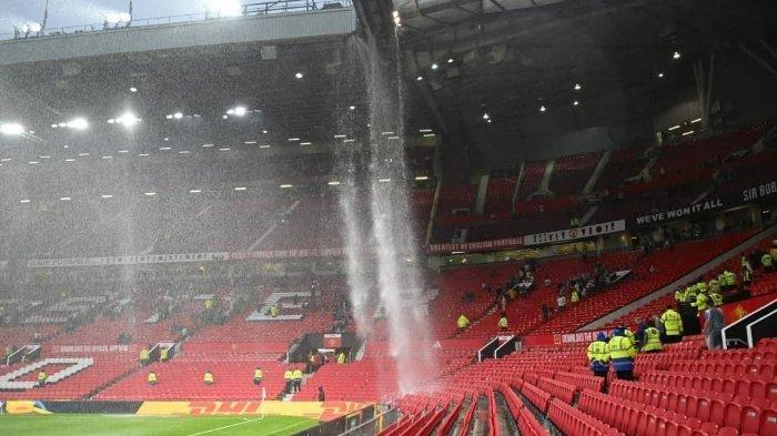 Atap Stadion Old Trafford Bocor, Ejekan Suporter Man United: Gak Jauh Beda dengan Tim Kita ...