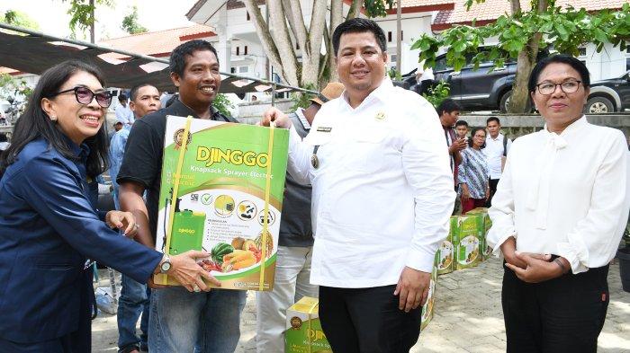 Bupati Samosir Serahkan Bantuan Pertanian - Tribun-medan.com Bupati Samosir Serahkan Bantuan Pertanian - Tribun-medan.com