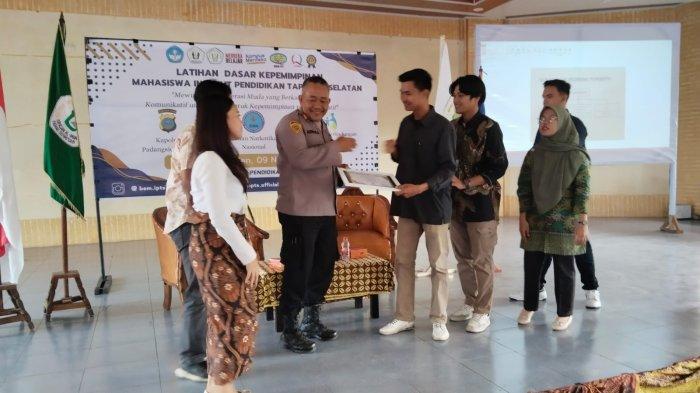 Petani Di Desa Purwodadi Curhat Kepada Bhabinkamtibmas Terkait Masalah
