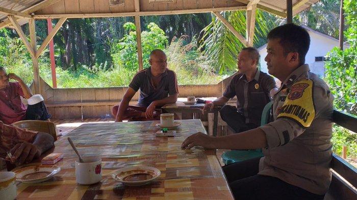 Bhabinkamtibmas Polsek Sosa Sambang Desa Ke Desa Tujuannya Karena Hal