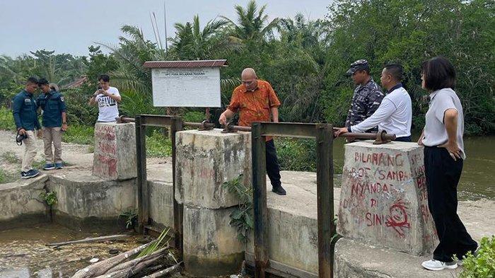 Brilian Moktar, Ketua Walubi Sumut dan Tim Lakukan Survei Tanggul Rusak ...