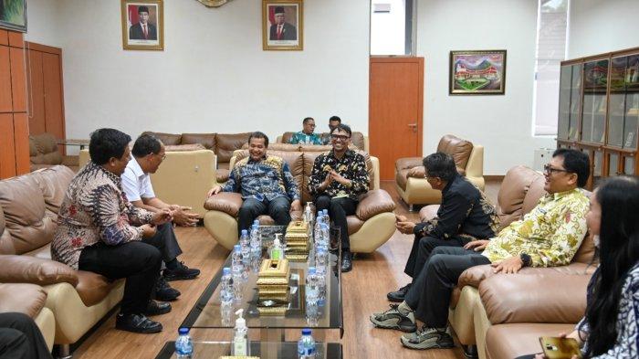 Bupati Samosir Serahkan Laporan Keuangan Unaudited Pemkab Samosir 2023 ke BPK RI Perwakilan ...