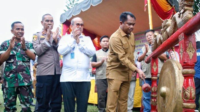 Bupati Serdangbedagai Darma Wijaya Kukuhkan Pekan Dolok Masihul Jadi Kelurahan Bersinar - Tribun ...