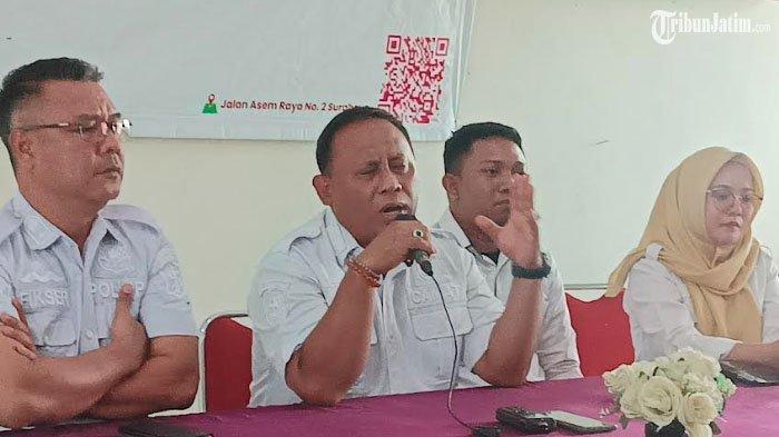 NASIB Devi Wanita Sembunyi di Bawah Meja Camat, Trauma Dipersekusi:Gimana Kalau Ada yang Bawa ...