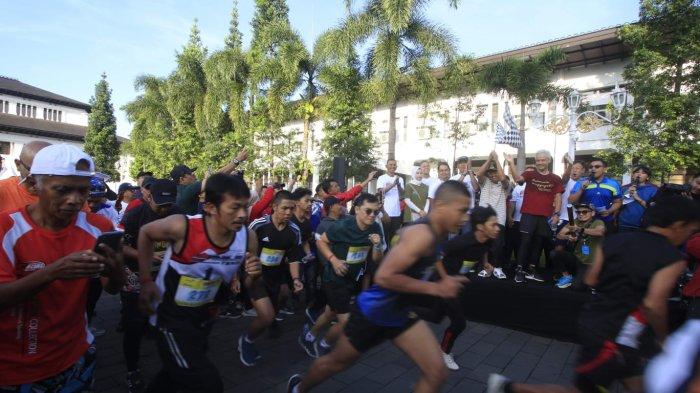 Ratusan Warga Ikuti Charity Walk & Run 2023 BKKBN dan Tribun Jabar di Bandung - Tribun-medan.com