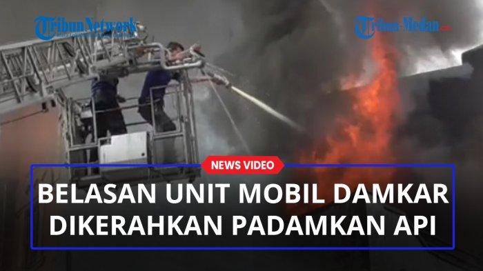 Belasan Unit Mobil Damkar Diterjunkan ke Lokasi untuk Padamkan Api di Ruko Jalan Sutomo - Tribun ...
