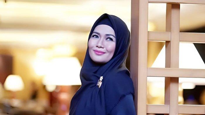 Profil dan Biodata Dea Mirella, Penyanyi yang Cerai Dua Kali: Cinta ...
