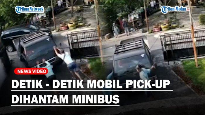 Detik - Detik Mobil Pick-up Dihantam Minibus saat Didorong Mundur - Tribun-medan.com