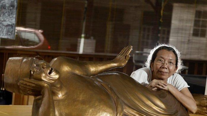 SOSOK Dolorosa Sinaga, Pemahat Patung Berdarah Batak, Pendiri Somalaing ...