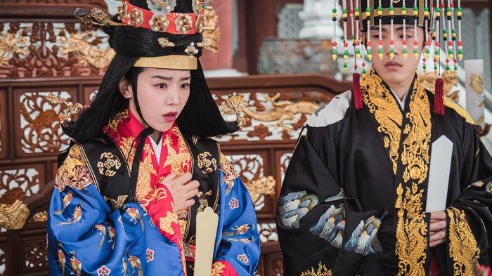 LINK NONTON Drakor Mr. Queen, Kisah Koki Arogan yang Jiwanya Terjebak ...