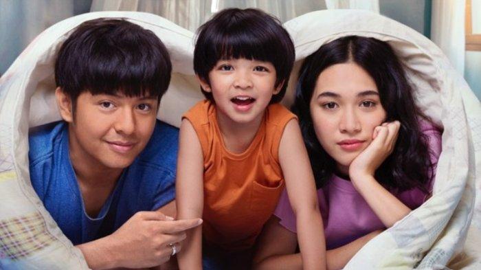 Sinopsis Dua Hati Biru yang Bakal Rilis Pada Momen Lebaran Nanti ...