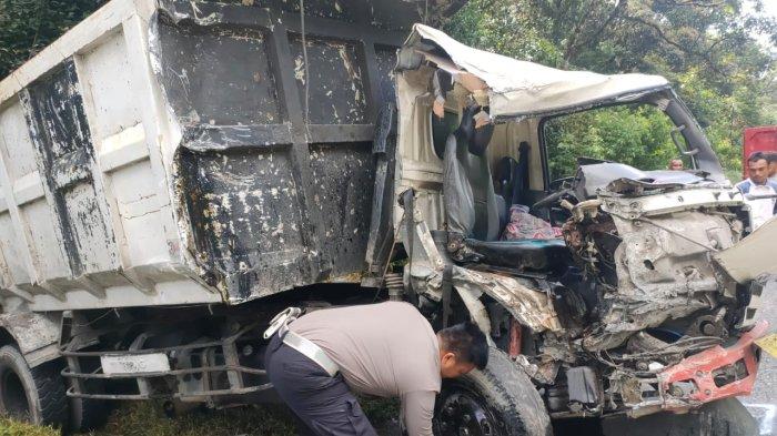 Kecelakaan di Lae Pondom Libatkan 2 Dump Truk, Sopir Alami Luka Berat - Tribun-medan.com