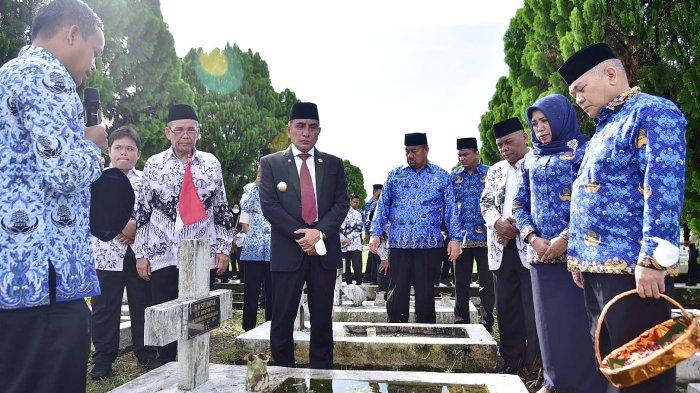 Peringatan HUT Korpri dan PGRI, Gubernur Edy Minta PNS Maupun Guru Tingkatkan Layanan - Tribun ...