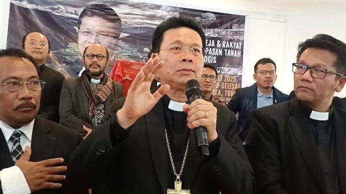 EPHORUS HKBP Victor Tinambunan Sebut Danau Toba Seperti Tong Sampah hingga Singgung Keramba ...