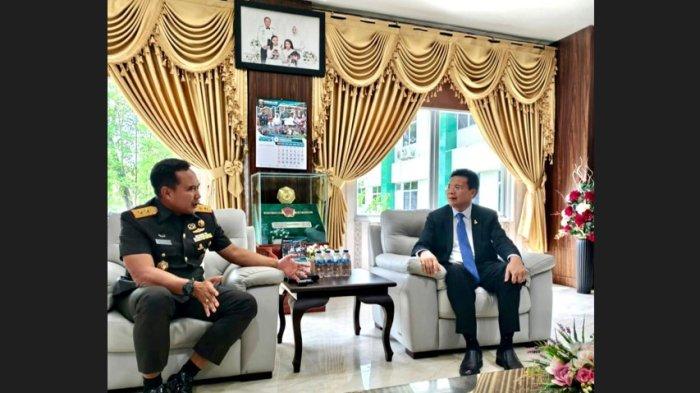 Ketemu Pangdam I BB, Ephorus HKBP Solusi Jalan Rusak dan Bersih-bersih ...
