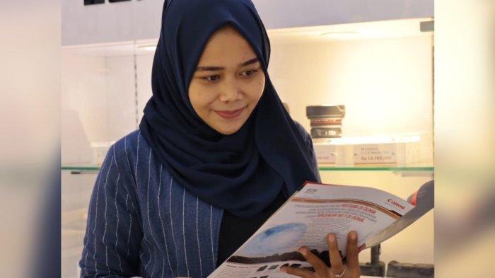 SOSOK Eva Susanti, Anak Medan Pecinta Sastra, Sering Juarai Lomba Baca Puisi Nasional - Tribun ...