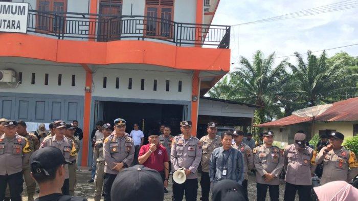 Aksi Damai, FKPM Paluta: KPU Sumut Agar Copot Seluruh Komisioner KPU Paluta - Tribun-medan.com