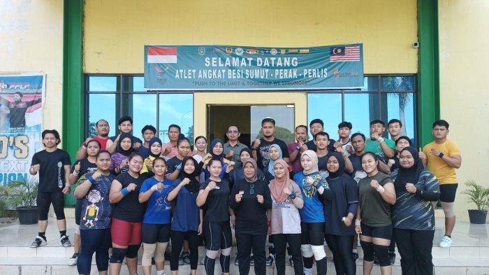 Atlet Angkat Besi Sumut melakukan Latih Tanding bersama Atlet PPLP Sumut & Atlet Malaysia Jelang ...