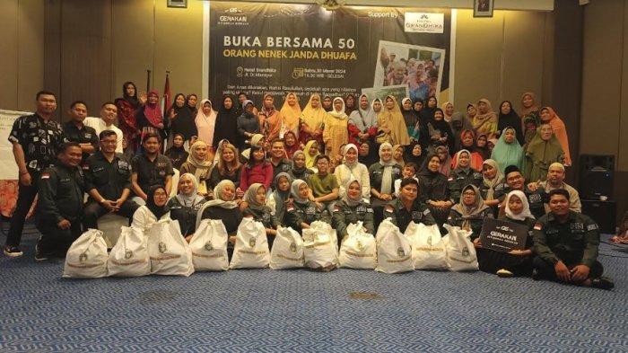 Berbagi Berkah Ramadan, GIS Ajak Puluhan Janda Lansia Dhuafa Buka Puasa ...