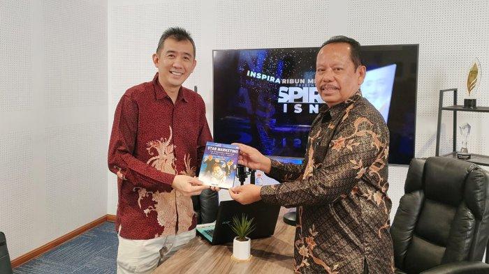 GURU HEBAT Kisah Inspirasi Pengabdian lebih dari 30 Tahun Sebagai Guru ...