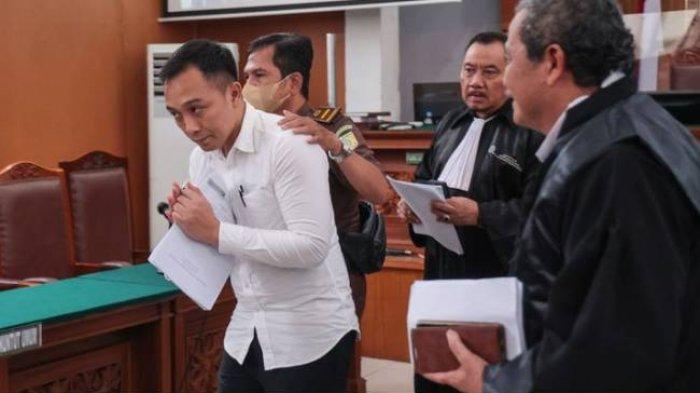 Ricky Rizal Ungkap Alasan Hancurkan Handphone Pribadinya: Karena Mau ...