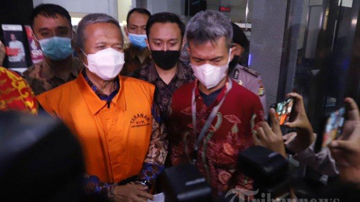 Jumat Keramat KPK Cetak Sejarah, Hakim Agung Sudrajad Dimyati Tertunduk Lesu Pakai Rompi Oranye ...