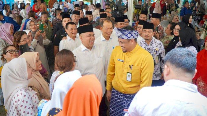 PJ Bupati Sambut dengan Senyum Bahagia Kehadiran Bobby Nasution di Halal Bihalal Pemkab Langkat ...