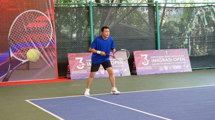 Turnamen Tenis Lapangan Imigrasi Open 2023, Imam Suyudi Tampil Garang ...
