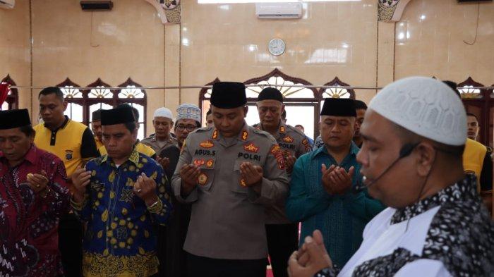 Berduka, Polresta Deli Serdang Sholat Gaib, dan Doa Bersama Untuk Tragedi Kanjuruhan - Tribun ...